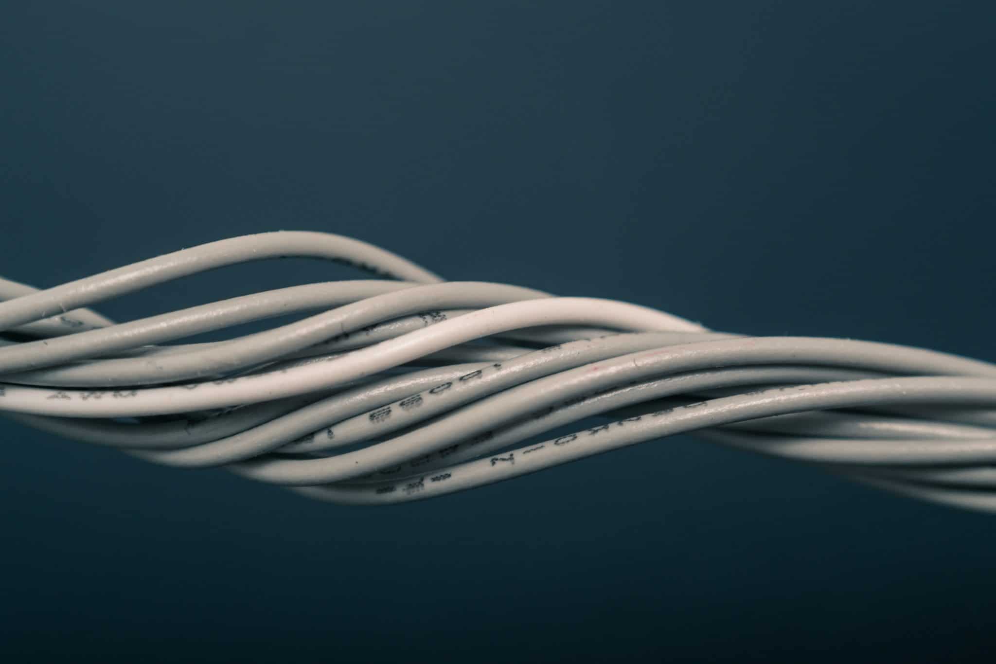 Comment dénuder un câble rapidement
